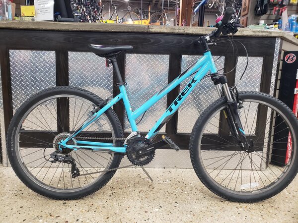 Trek Used Trek 820 Med Girls Light Blue - Emery's Cycling Triathlon ...