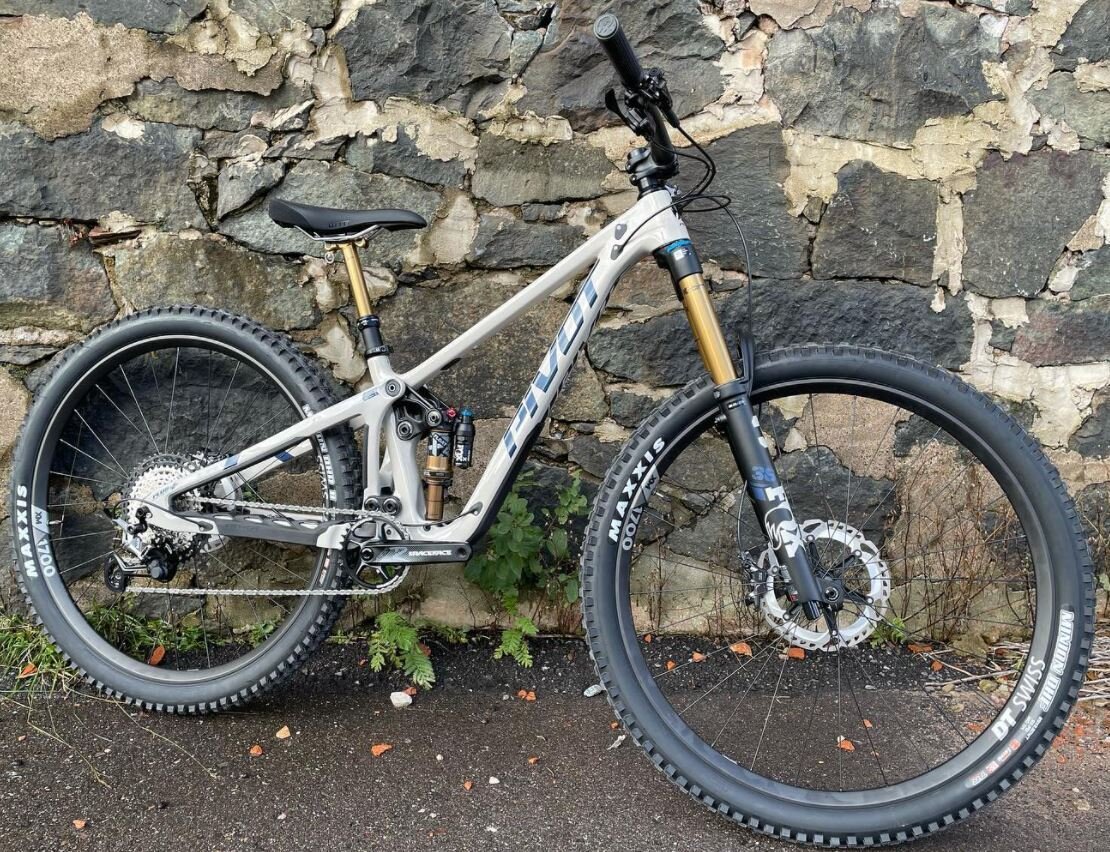 Pivot Cycles Pivot Switchblade Pro XT/XTR Mojave - West End Ski & Trail