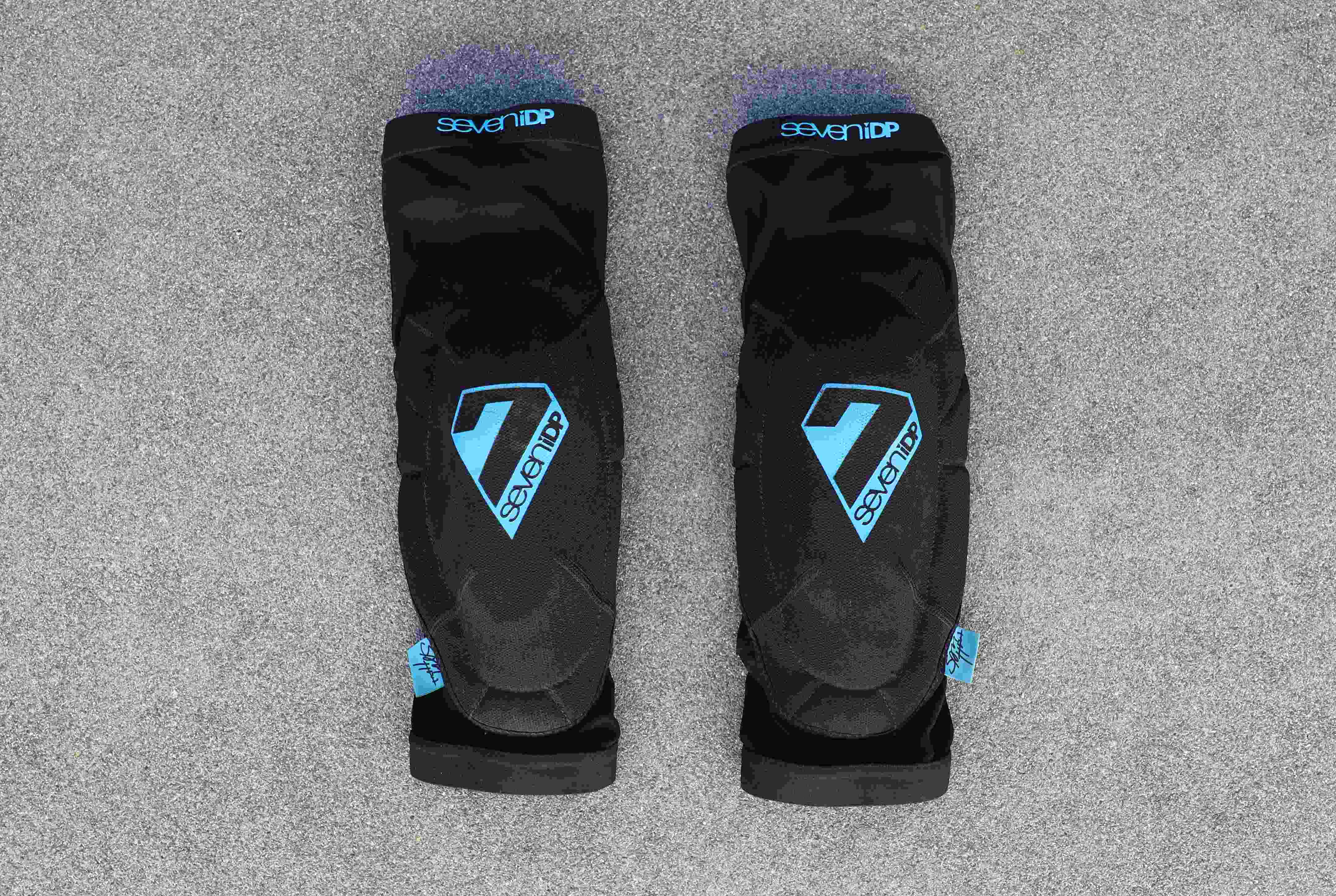 Review: 7idp Sam Hill Knee - Tam Bikes