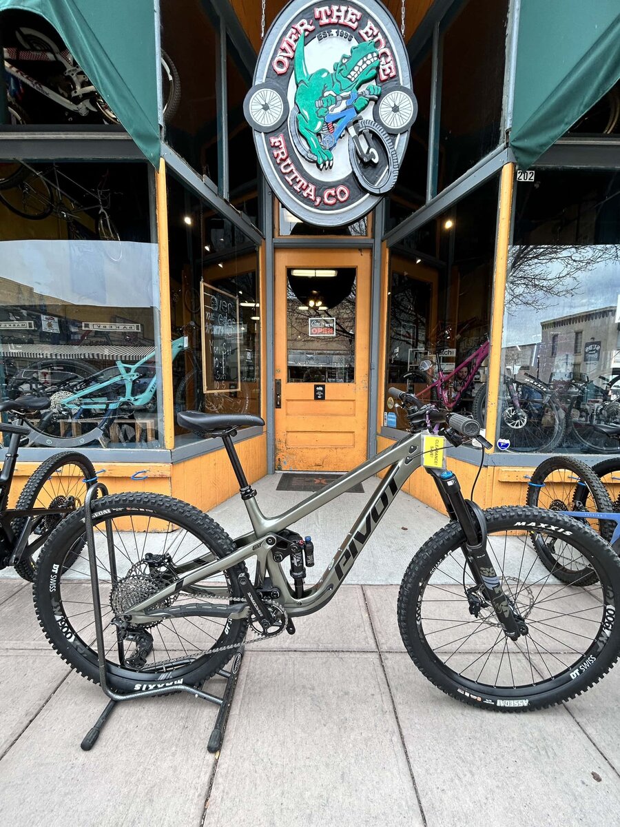 Pivot Cycles Pivot Firebird Race XT Sage Green MD - Over The Edge ...