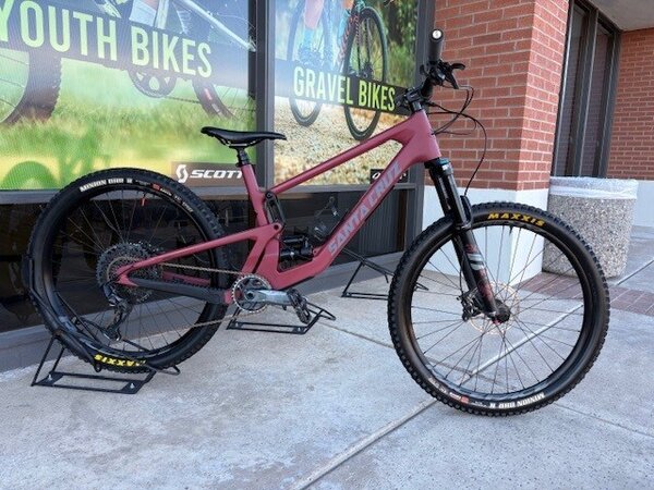 Santa Cruz 5010 Carbon, Large, Consigned - Emigos Bike Shop | Phoenix, AZ